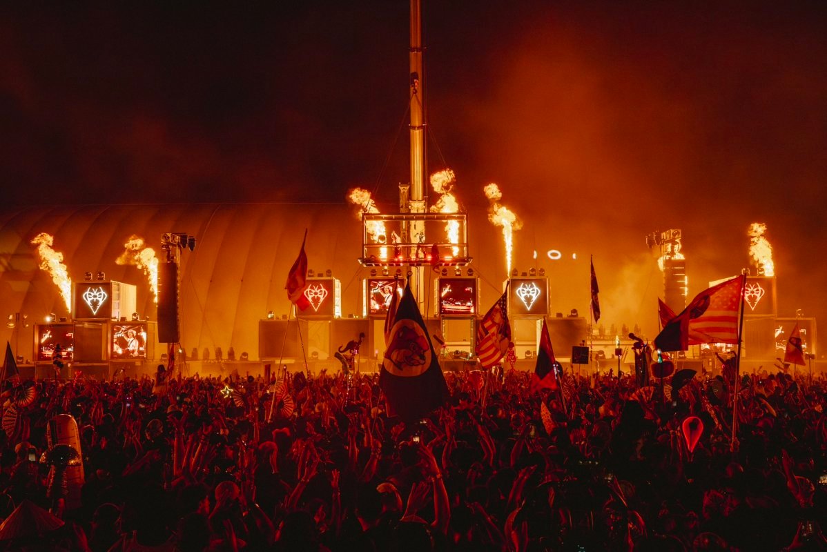 ISOxo And Knock2 Dare Gravity, DJ From Suspended Shipping Container At ...